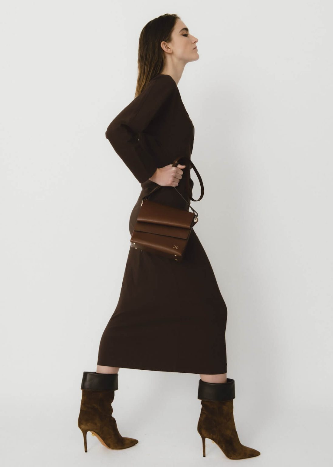 ¿Tienes un Bolso Marrón? Descubre cómo combinarlo | HEDĒN